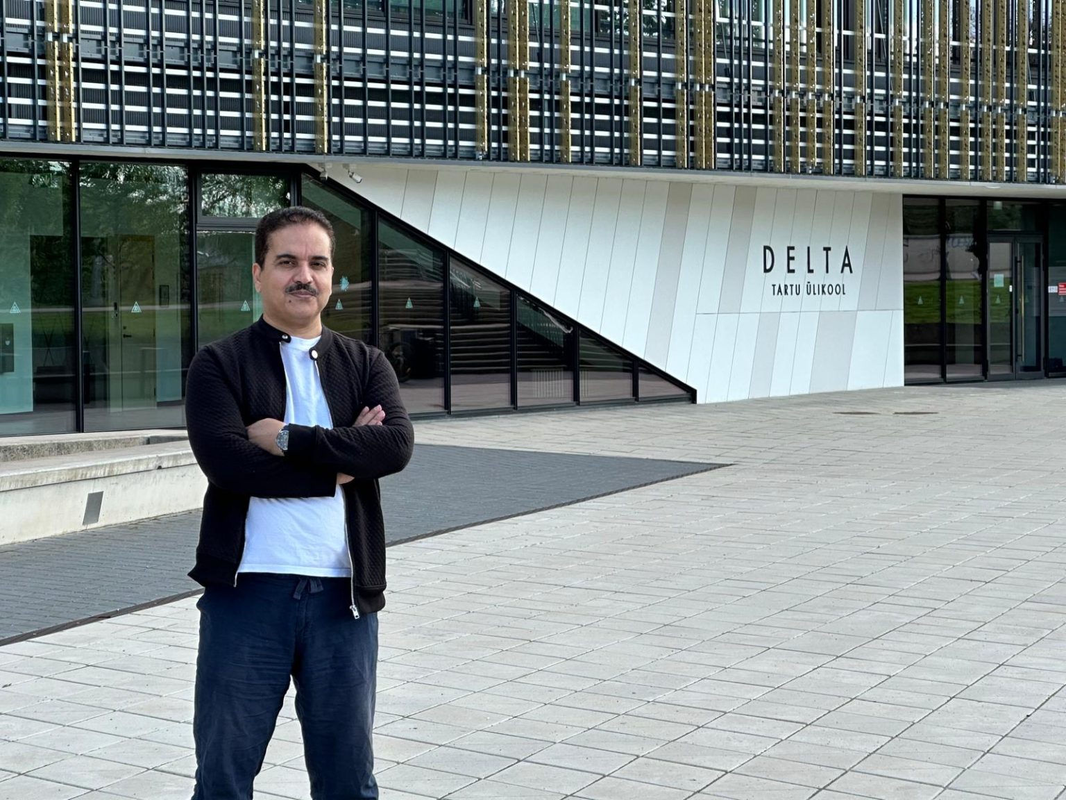 A scientist fascinated by the learning ability of computers ...